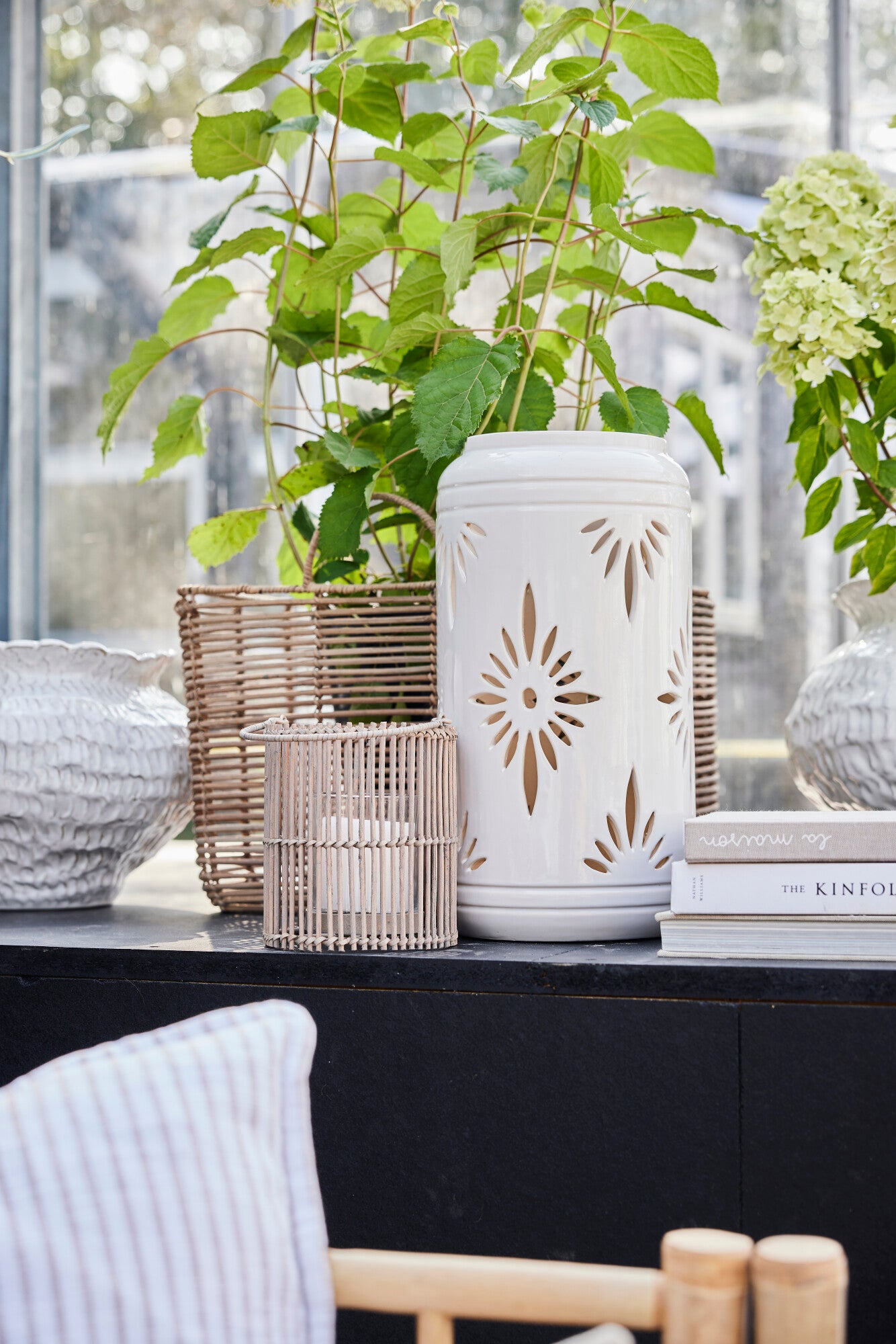 VAAS MARLIA VALGE 30CM – Furnlux